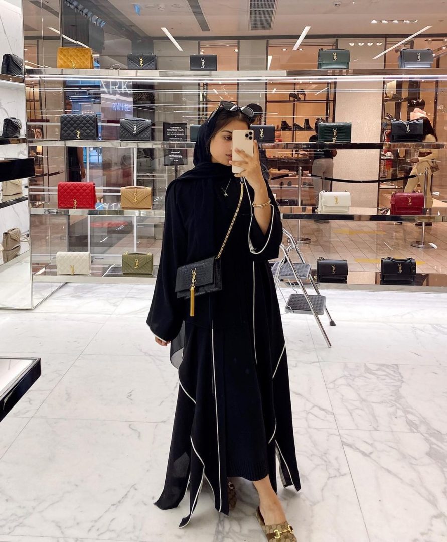 2022’s Trendiest Outfit Ideas Wearing Black Dresses For Iftar Party ...
