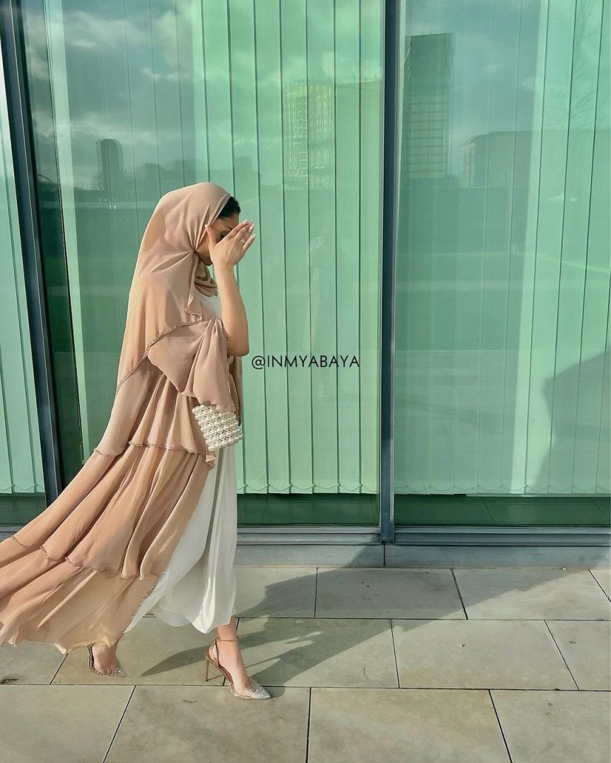 Freshen-up Your Ramadan Look With Try These Emirates Fashion Abaya ...