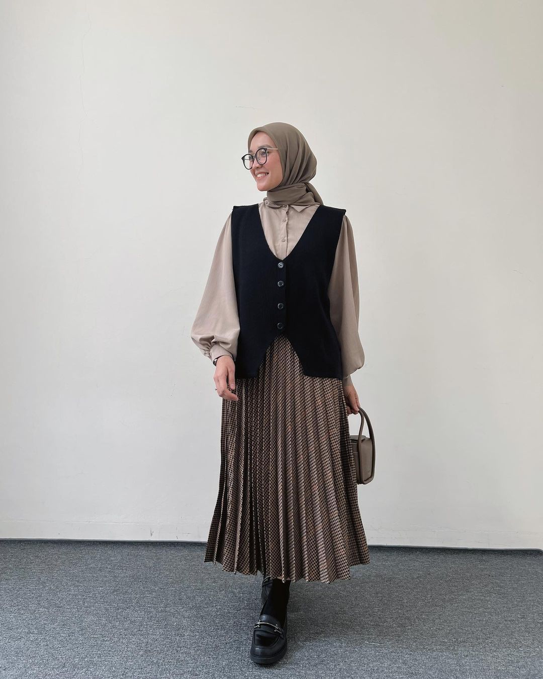 Fall Hijab Outfit Essentials: Chic Ways to Basic Layer and Accessorise ...