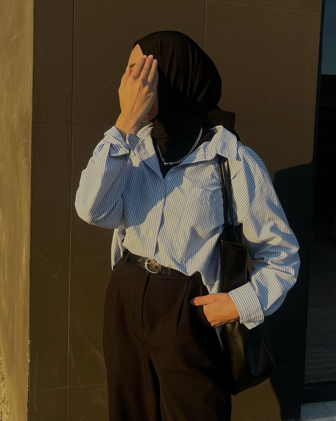 Oversized Shirts Are The So Hijab Friendly - Here’s How to Style Them ...
